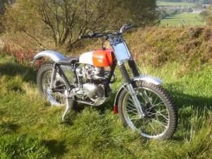 PRE 65 VINTAGE - Triumph Twins 400cc Trials - £8,995