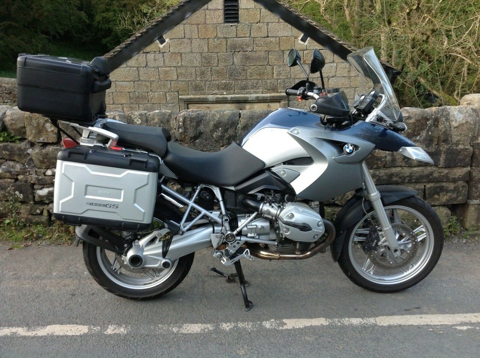 05 BMW R 1200 GS UNMARKED METALIC SILVER & BLUE WITH FULL LUGGAGE BOXES ...