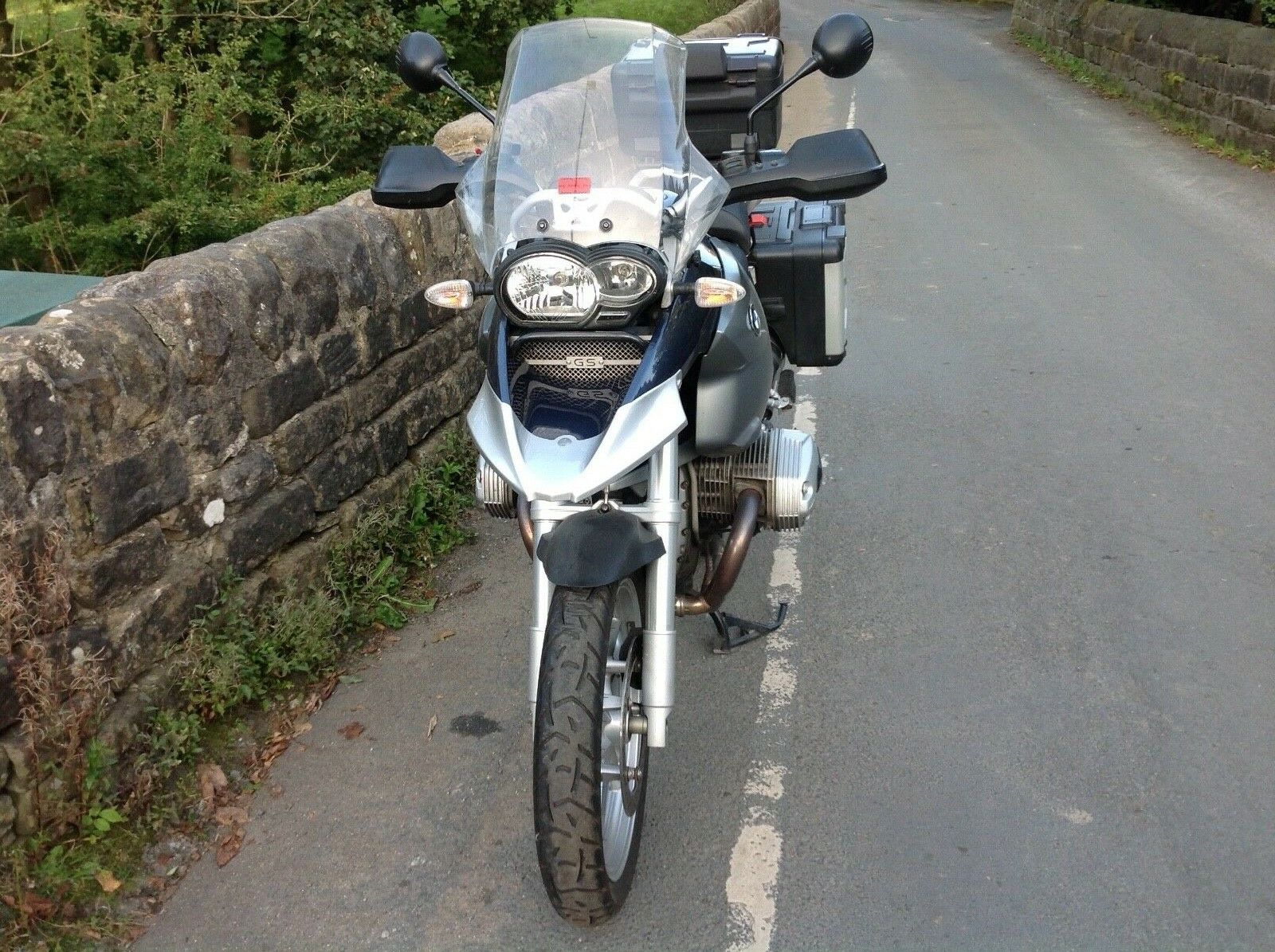 05 BMW R 1200 GS UNMARKED METALIC SILVER & BLUE WITH FULL LUGGAGE BOXES ...
